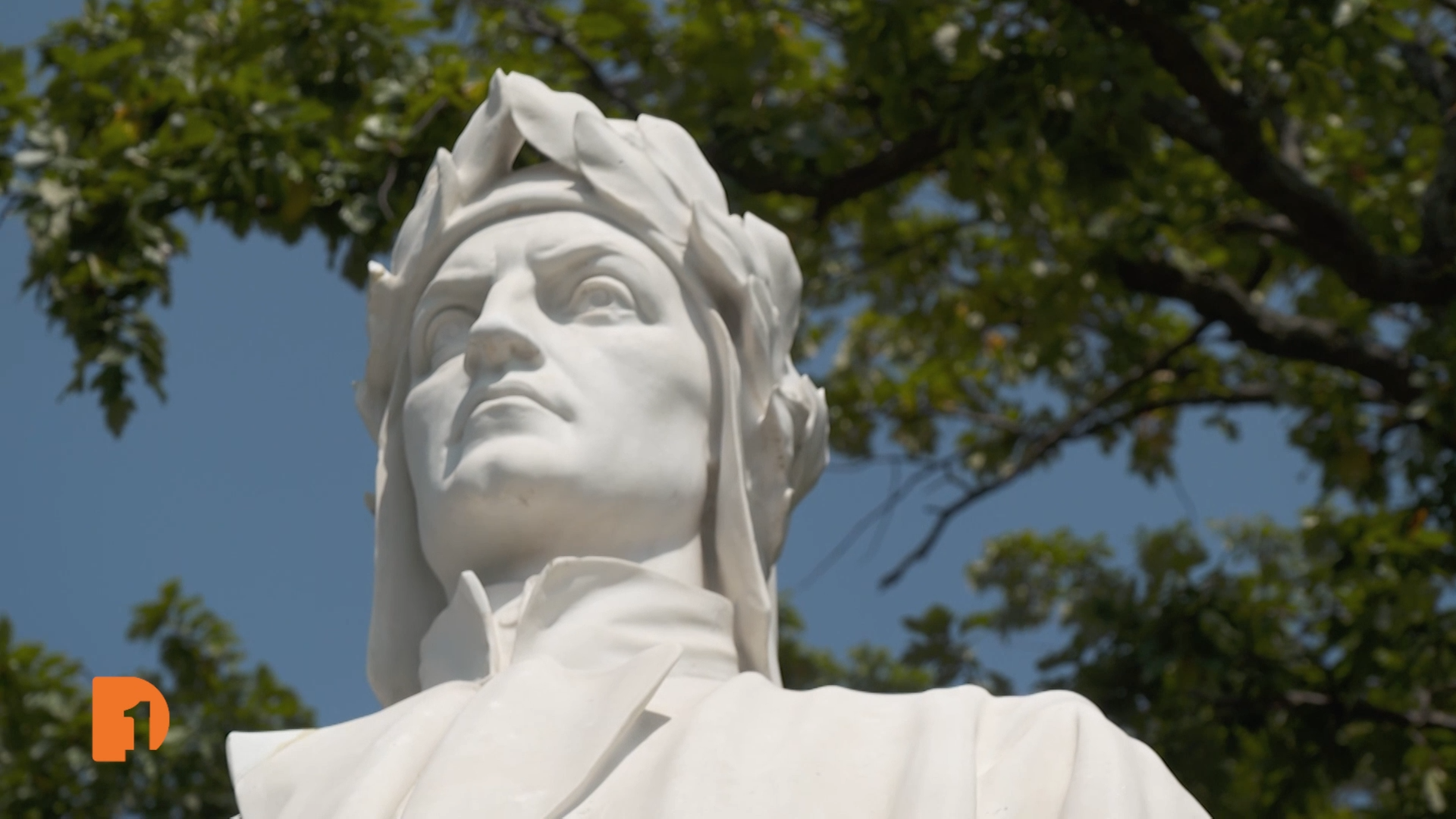 Statue Di Dante Alighieri